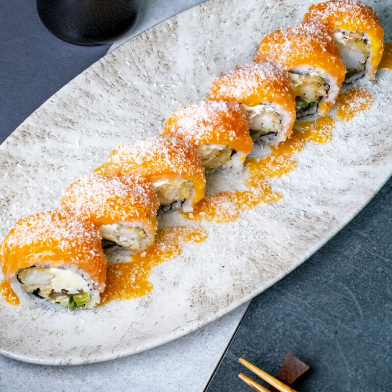 Roll with tempura shrimp and cream cheese | JS professional products